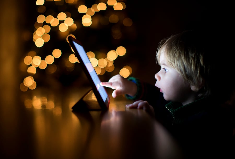 The positive and negative effects of technology on children